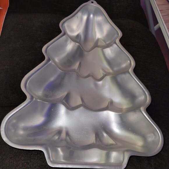 Wilton | Kitchen | Vintage 986 Wilton Christmas Tree Cake Pan Aluminum ...